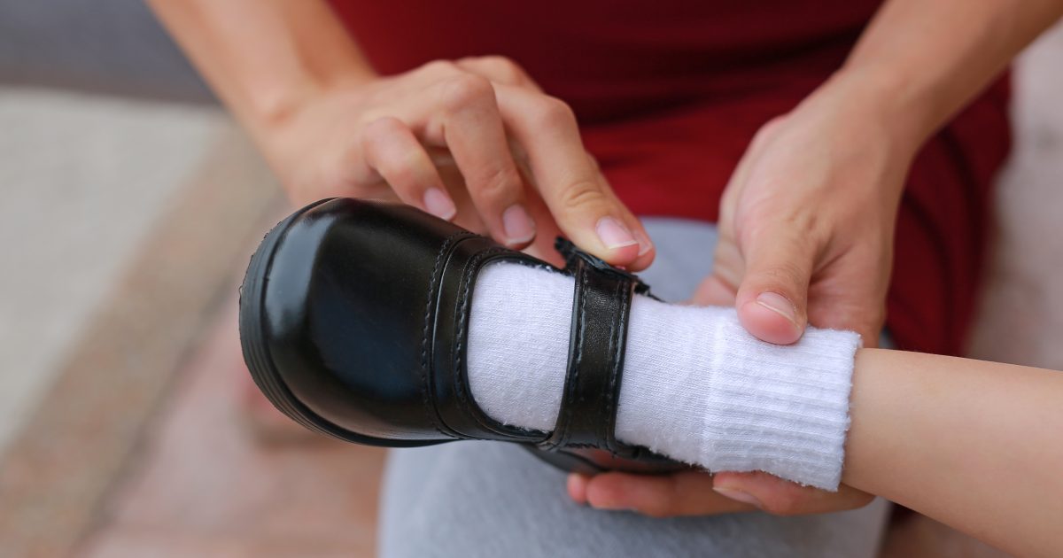 Checking shoe sizes for your child | Right Start Online